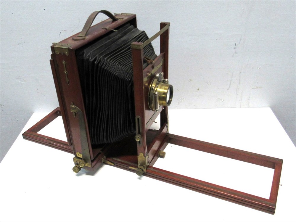 Transitional Design Online Auctions - Bellows Camera - Montgomery Ward ...