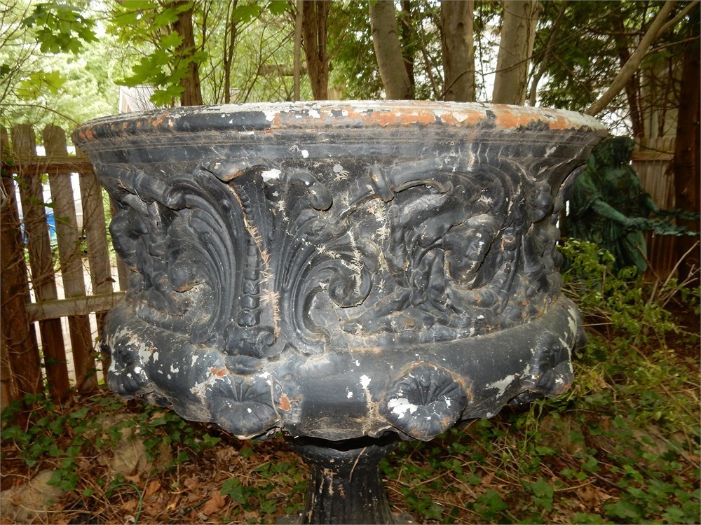 Transitional Design Online Auctions - Garden Urn / Cast Iron / Round ...