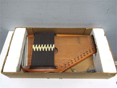 Transitional Design Online Auctions - Oscar Schmidt 15 Cord 36 String ...