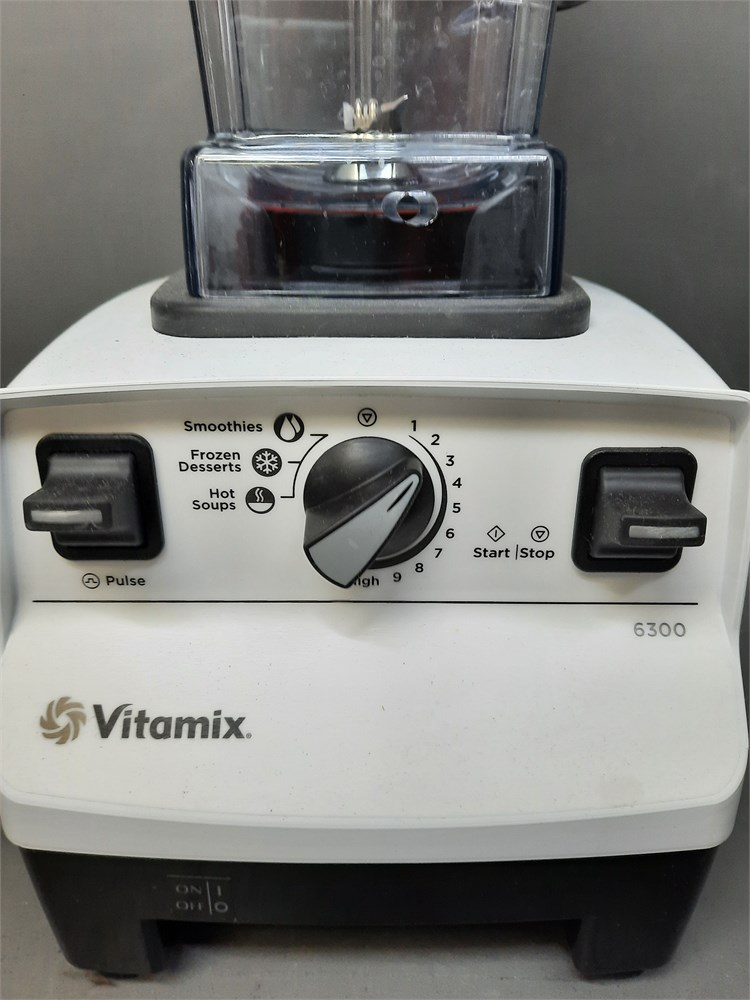 Transitional Design Online Auctions - Vitamix MIxer