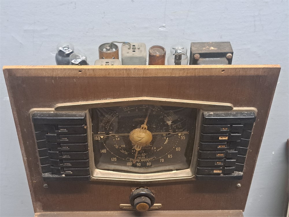 Transitional Design Online Auctions - 1930's Zenith Console Tube Radio