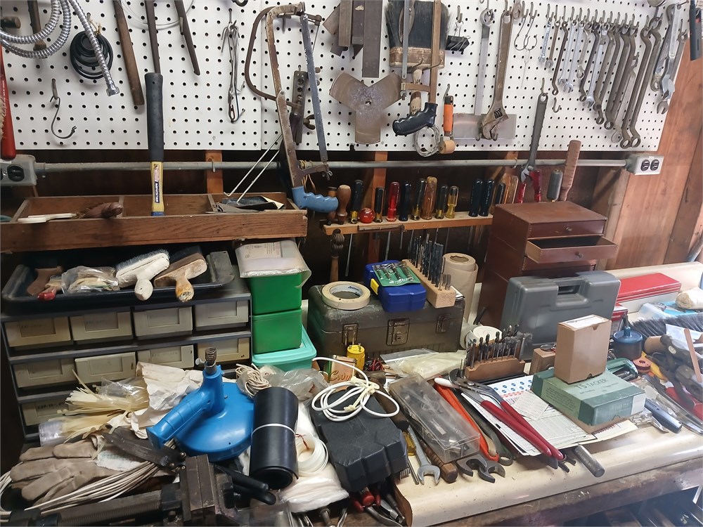 Transitional Design Online Auctions - Large Handyman & Mechanic Tools ...