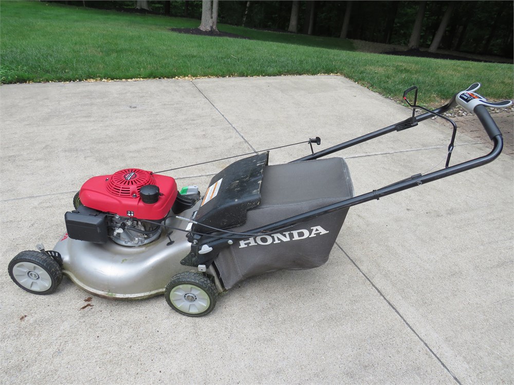 Transitional Design Online Auctions - HONDA GCV160 Lawn Mower Self-Propelled Easy Start