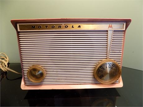 Transitional Design Online Auctions - Mid-Century Motorola Radio