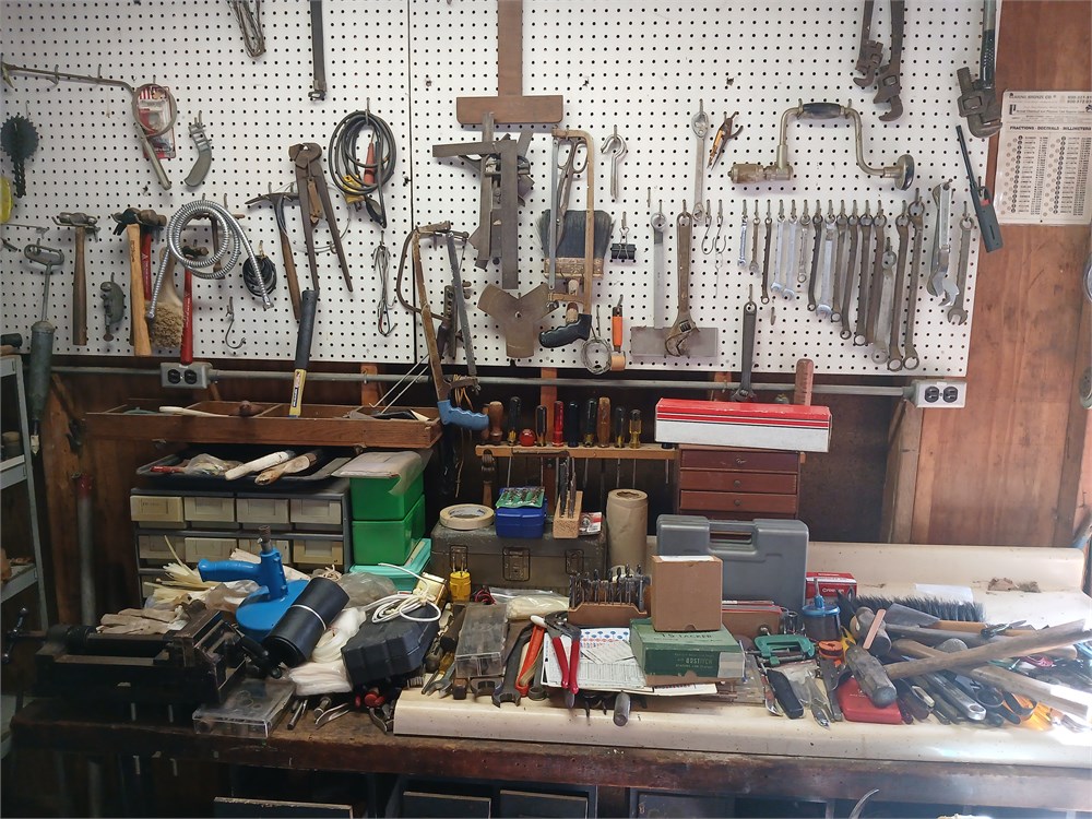 Transitional Design Online Auctions - Large Handyman & Mechanic Tools ...