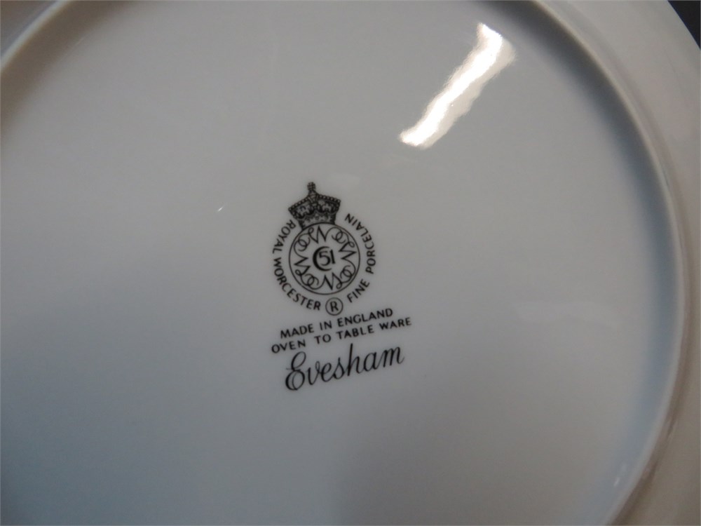 Transitional Design Online Auctions - ROYAL WORCESTER 'Evesham' Fine ...
