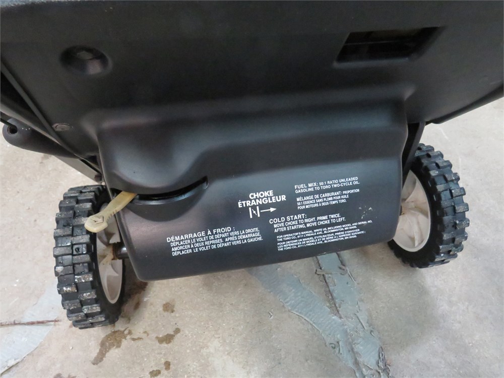Transitional Design Online Auctions - TORO CCR3650 Snowblower