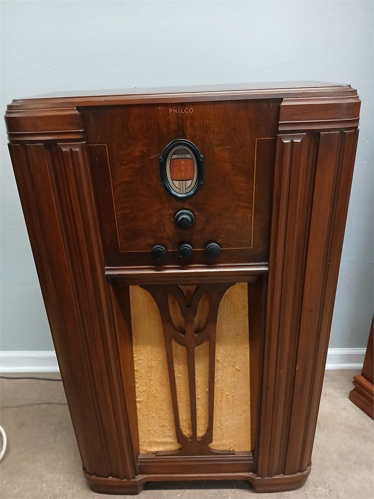 Transitional Design Online Auctions - Antique Philco Radio / Model 630 ...