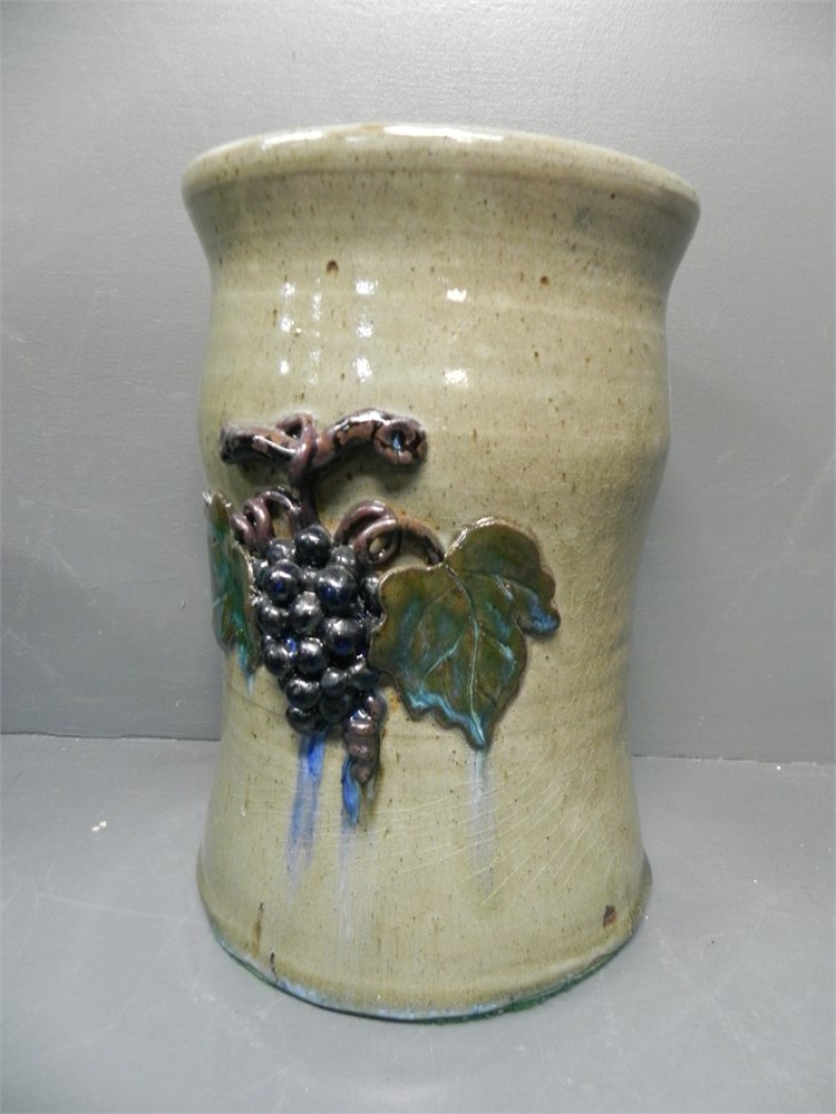 Transitional Design Online Auctions - Studio Pottery / Vases / Crocks