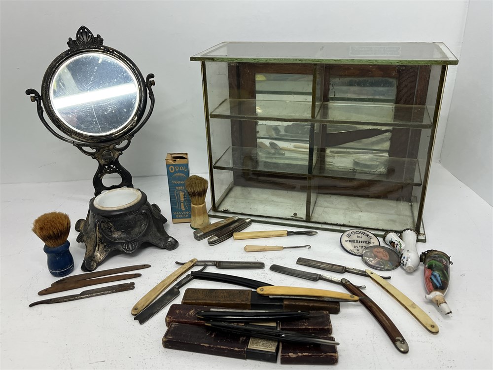 Transitional Design Online Auctions - Shaving Set / Display Case / Razors