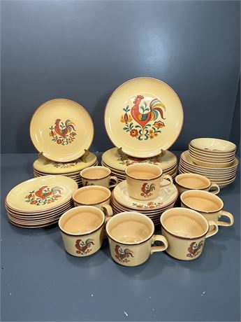 Transitional Design Online Auctions - Reveille Rooster Dinnerware