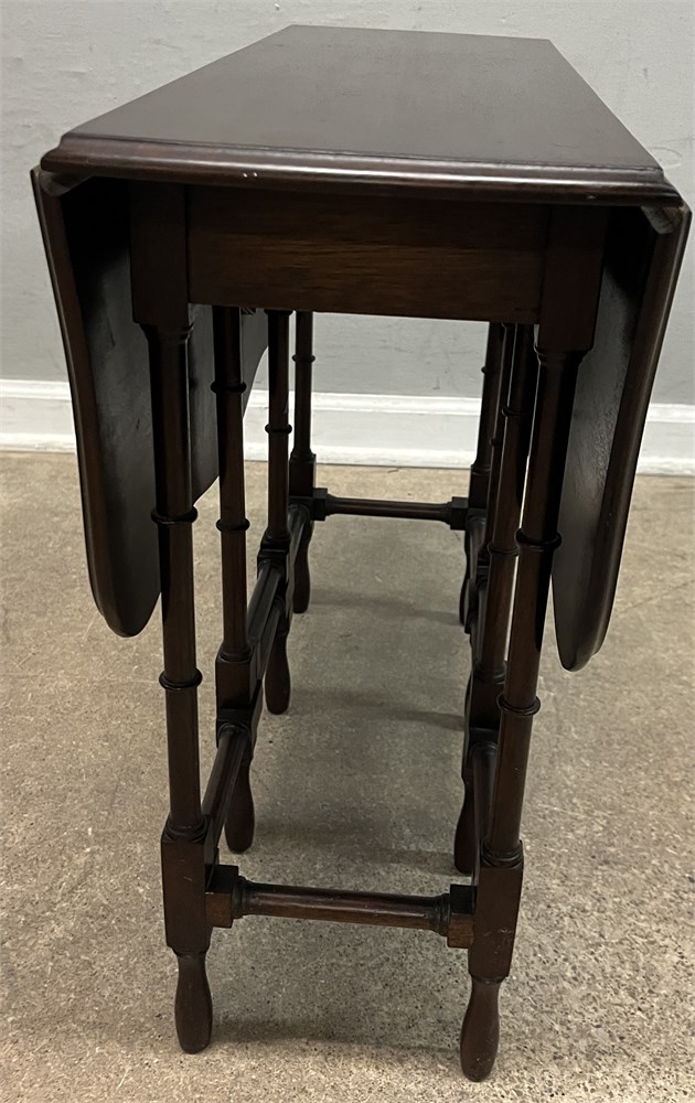 Transitional Design Online Auctions - Salesman Sample Table