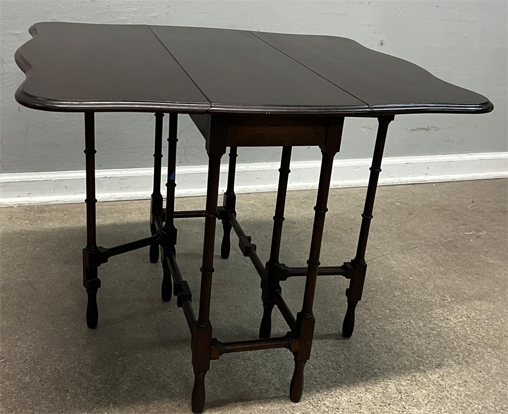 Transitional Design Online Auctions - Salesman Sample Table