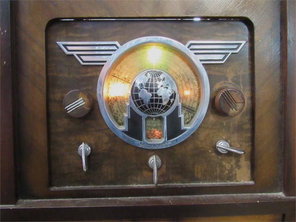 Transitional Design Online Auctions - 1935 Midwest Radio Corp. Model 16 ...