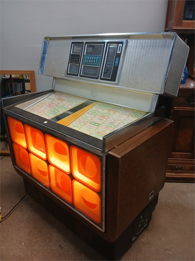 Transitional Design Online Auctions - Rowe AMI R-81 jukebox.