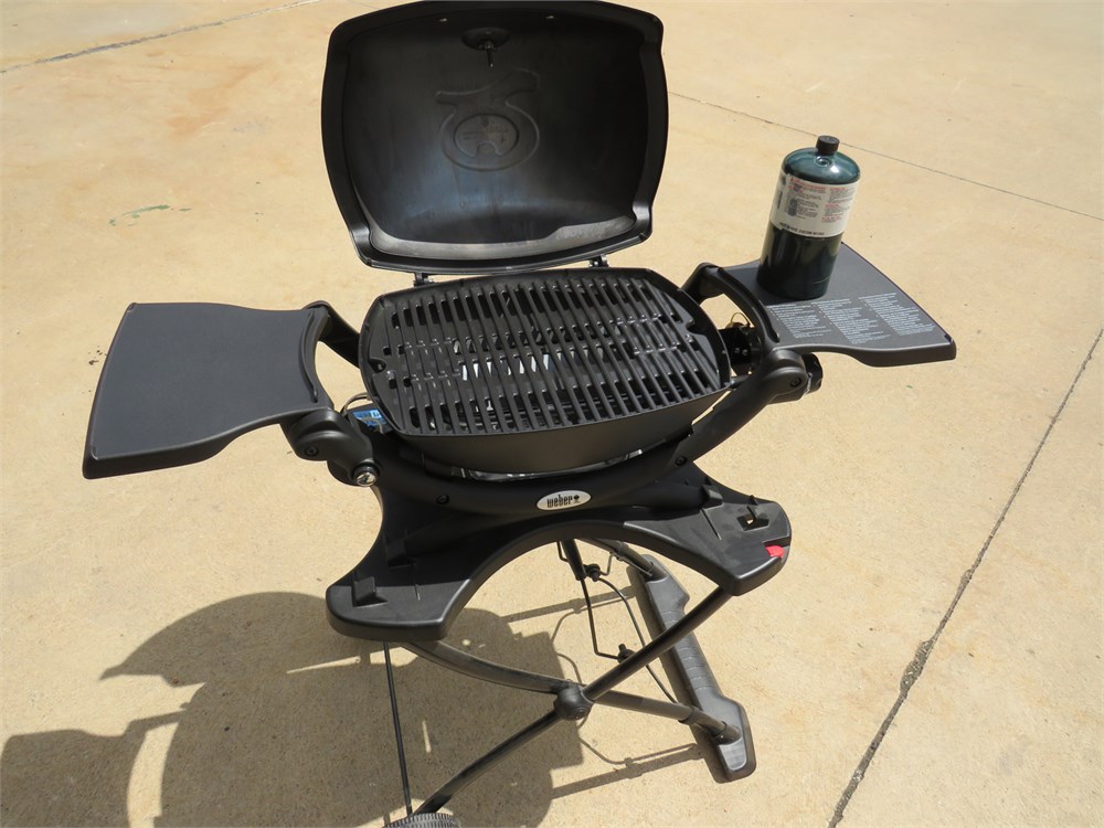 Transitional Design Online Auctions - WEBER Q1200 Portable Propane Gas ...