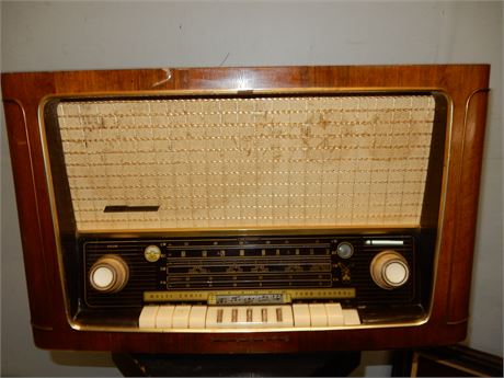 Transitional Design Online Auctions - Mid-Century Grundig Hi-Fi Radio