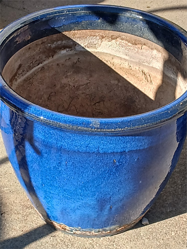 Transitional Design Online Auctions - Ceramic Planters & Plastic ...