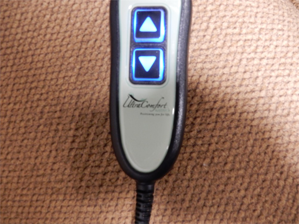 Transitional Design Online Auctions - Ultra Comfort Recliner with Remote