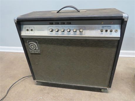 Transitional Design Online Auctions - AMPEG VT-22 Guitar Amp