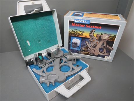 Transitional Design Online Auctions - DAVIS Master Sextant Mark 25 ...