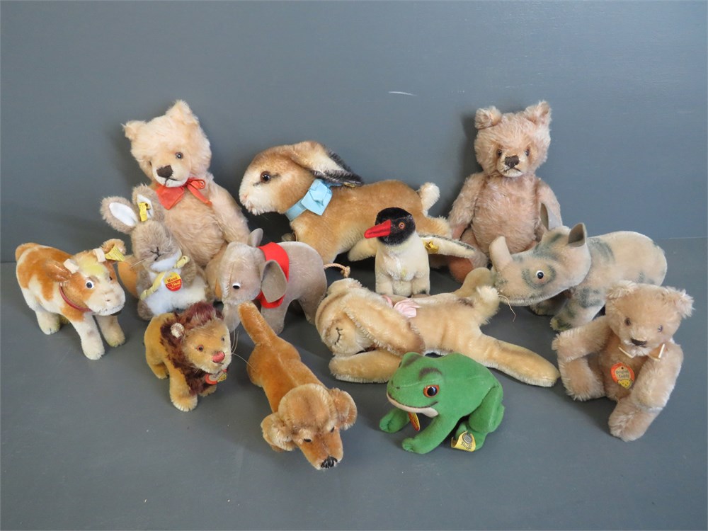 Transitional Design Online Auctions - STEIFF Animals Lot