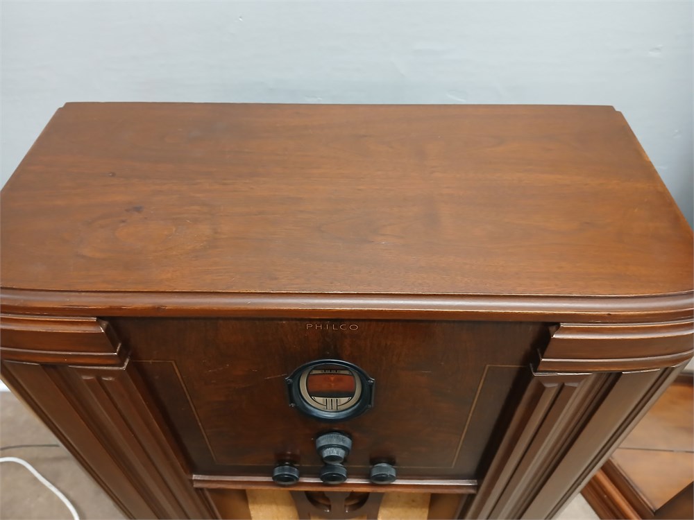 Transitional Design Online Auctions - Antique Philco Radio / Model 630 ...