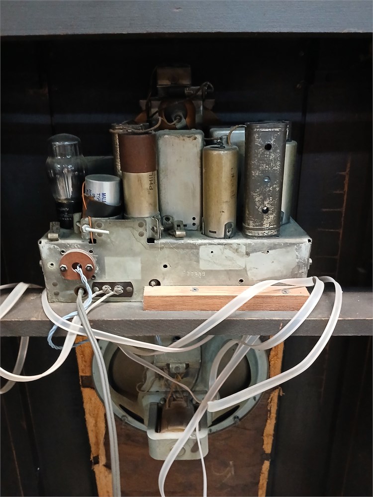 Transitional Design Online Auctions - Antique Philco Radio / Model 630 ...