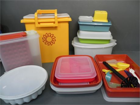 Transitional Design Online Auctions - Vintage Food Storage Containers