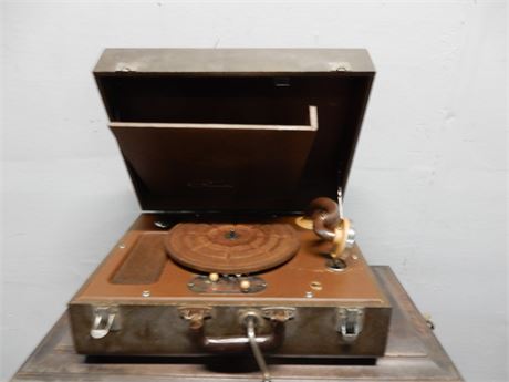 Transitional Design Online Auctions - Phonola Phonograph / 1940's ...