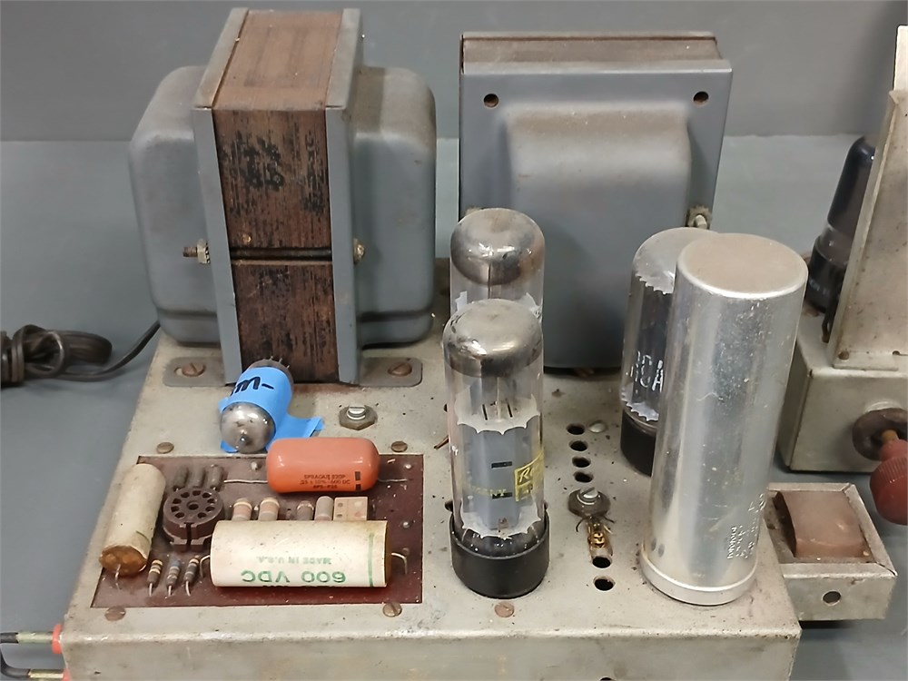 Transitional Design Online Auctions - Tube-based radio chassis or tuners