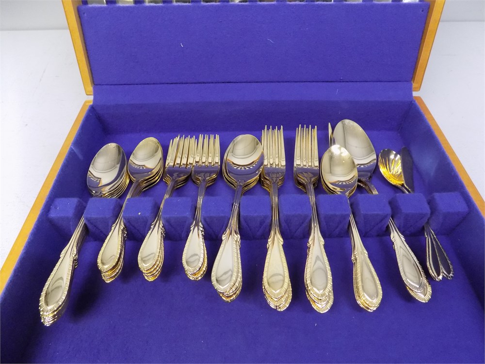 Transitional Design Online Auctions - Farberware Flatware Set