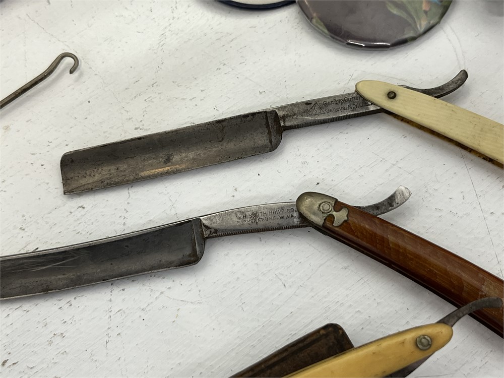 Transitional Design Online Auctions - Shaving Set / Display Case / Razors
