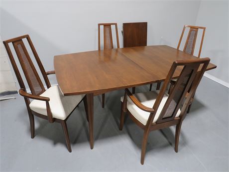 Transitional Design Online Auctions - BROYHILL Emphasis Dining Table ...