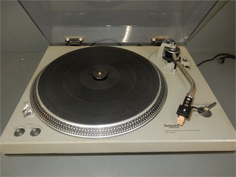 Transitional Design Online Auctions - Turntable / Technics / SL-1500