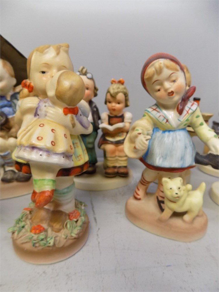 Transitional Design Online Auctions - Porcelain Figurine Collection