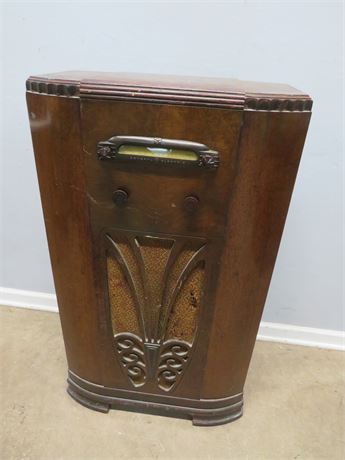 Transitional Design Online Auctions - 1930s Antique GE Console Tube ...