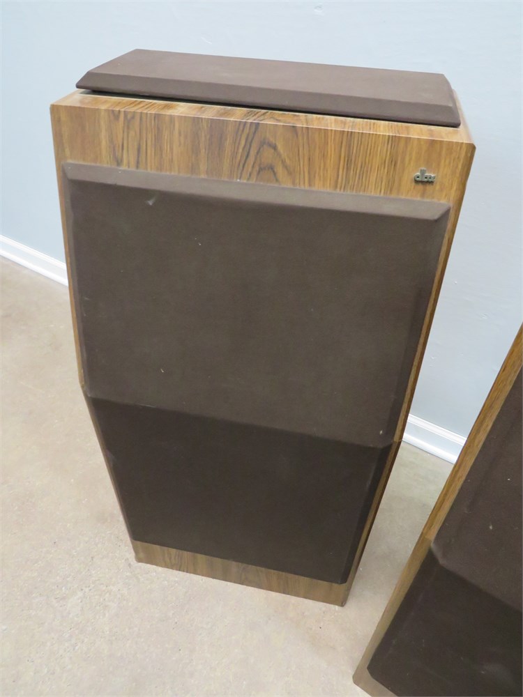 Transitional Design Online Auctions - DBX Soundfield V 5-Way Floor Speakers