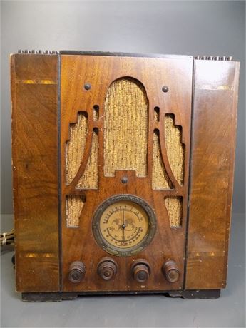Transitional Design Online Auctions - Atwater Kent 145 Radio, 1930's