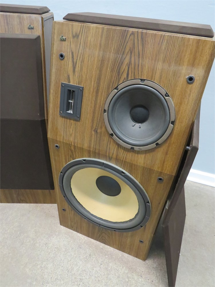 Transitional Design Online Auctions - DBX Soundfield V 5-Way Floor Speakers