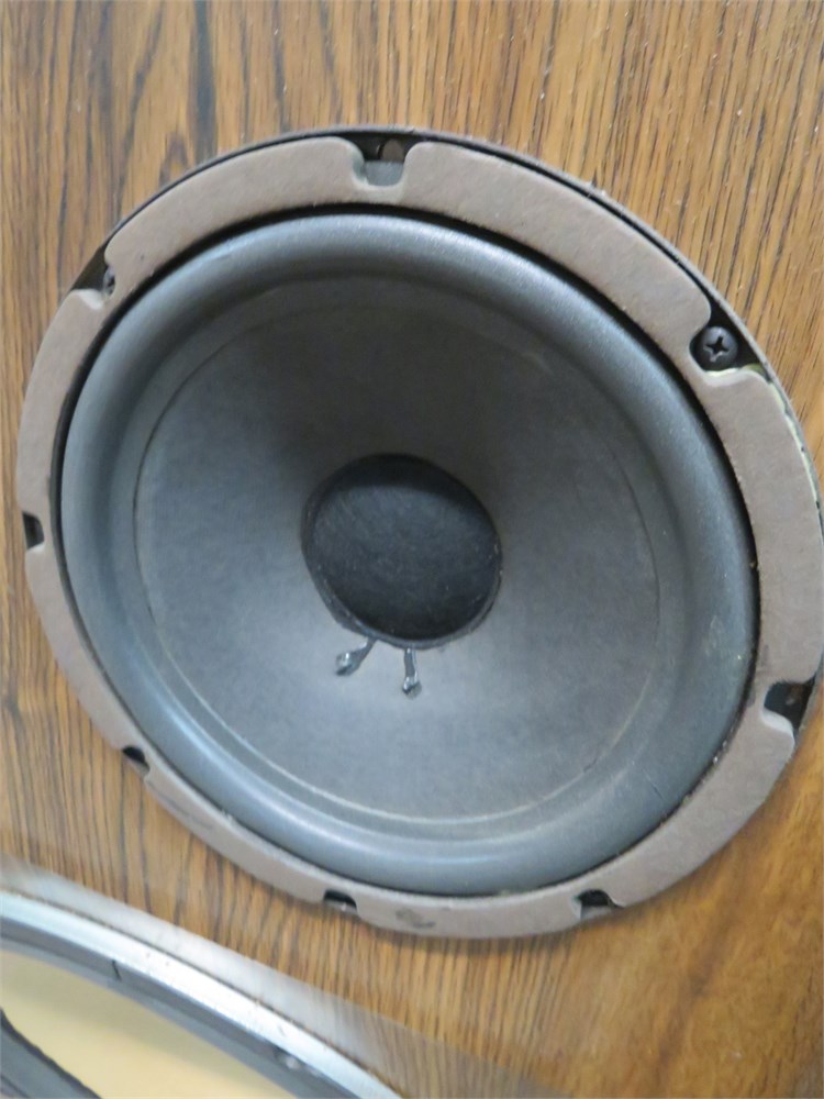 Transitional Design Online Auctions - DBX Soundfield V 5-Way Floor Speakers