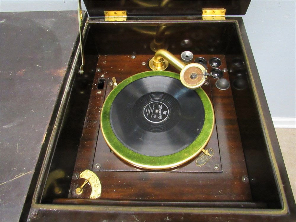 Transitional Design Online Auctions - Phonograph - Aeolian Vocalion ...
