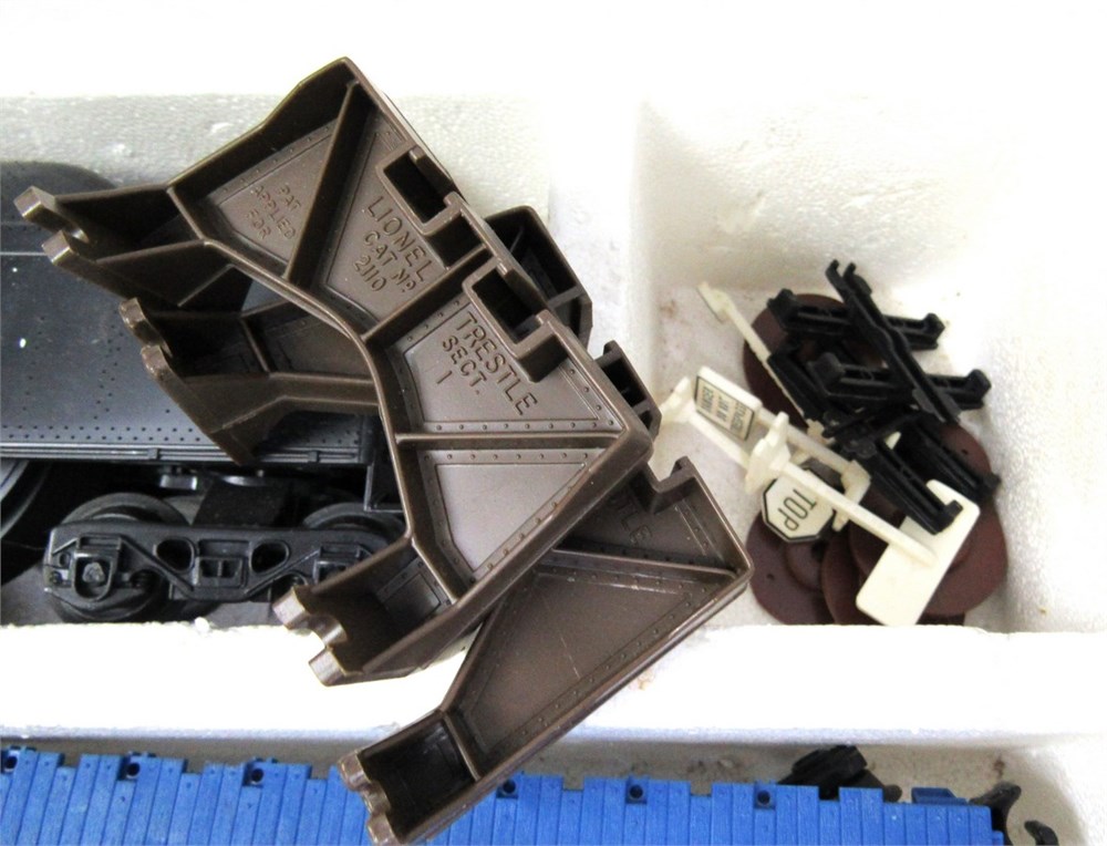 Transitional Design Online Auctions - Lionel O-Gauge Trains - The Black ...