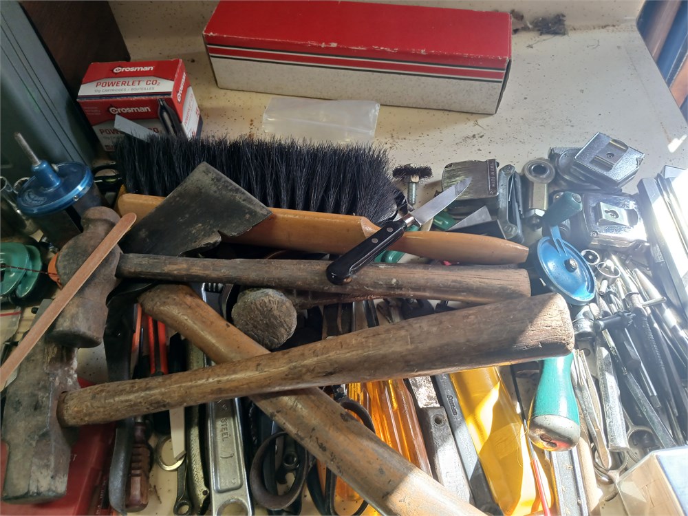 Transitional Design Online Auctions - Large Handyman & Mechanic Tools ...
