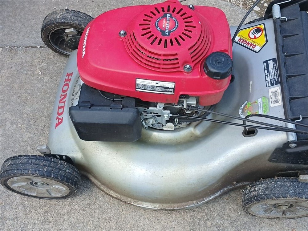 Transitional Design Online Auctions - Honda Rotary Mower / HRR2163TDA