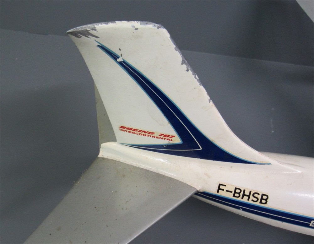 Transitional Design Online Auctions - 1959 Boeing 707 Model Airplane ...