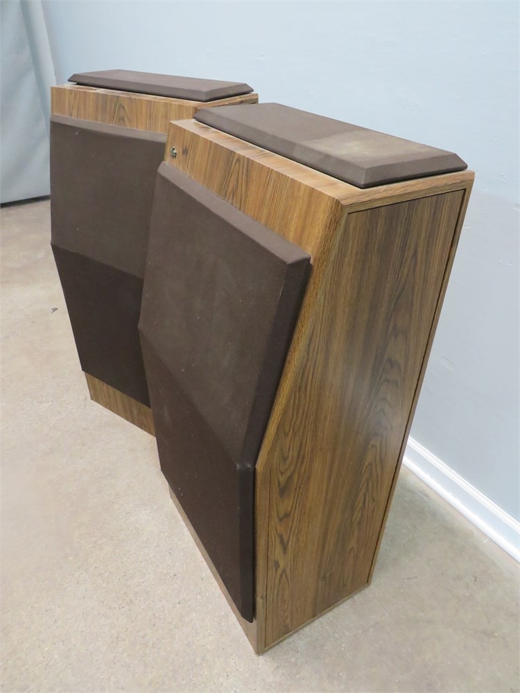 Transitional Design Online Auctions - DBX Soundfield V 5-Way Floor Speakers
