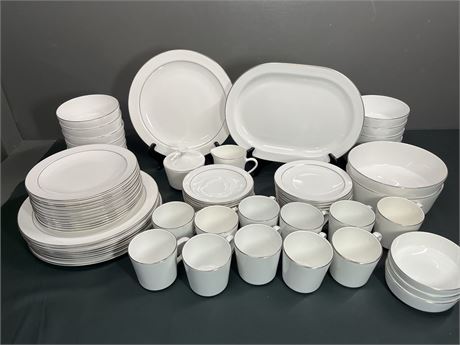 Transitional Design Online Auctions - Corning Brand Dinnerware