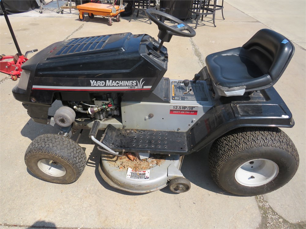 Transitional Design Online Auctions - MTD Yard Machines 38" Lawn Tractor
