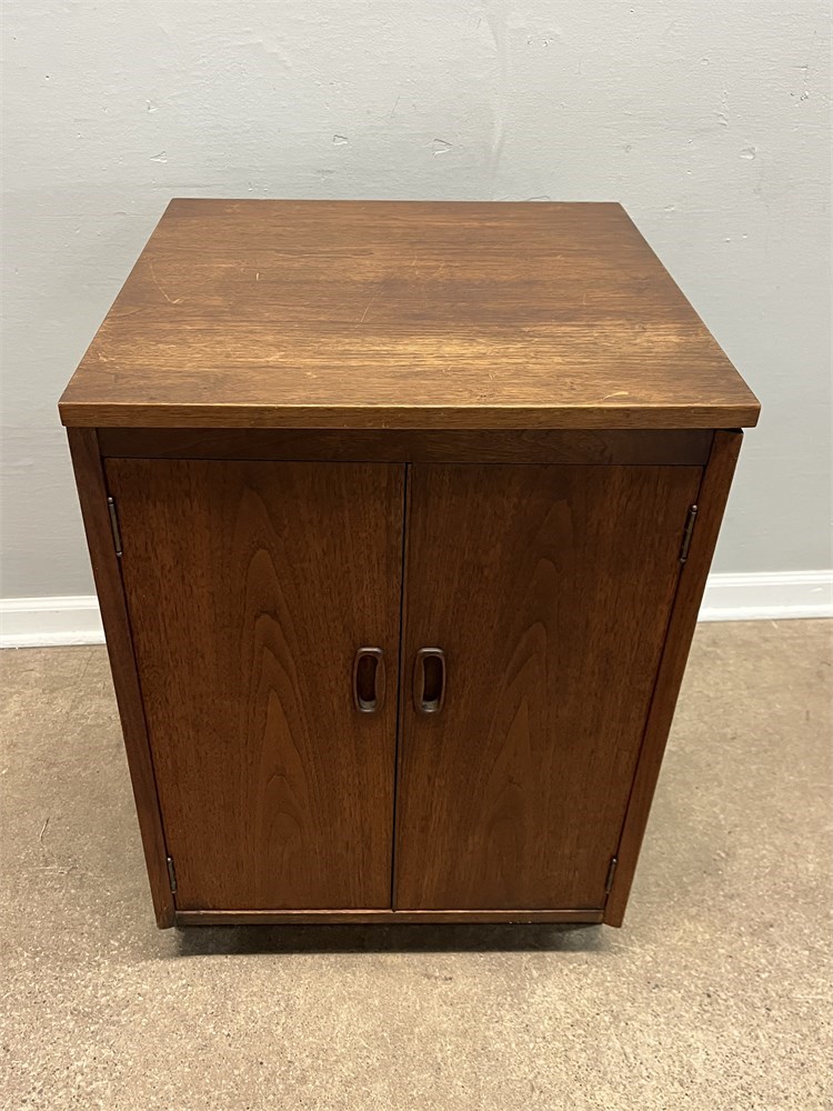 Transitional Design Online Auctions - Cabinet